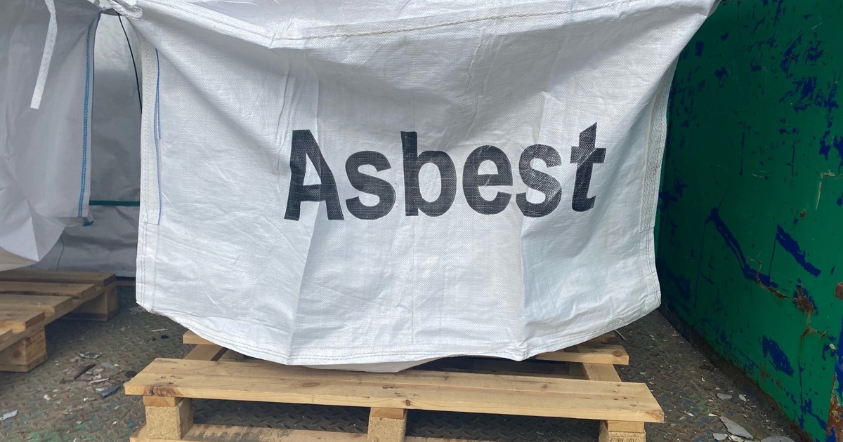 Asbestaffald samt tagplader med og uden asbest fra erhvervsbygninger | Hedensted Kommune